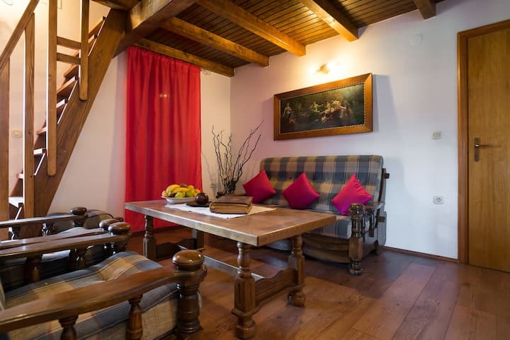 Aparman Grgić M - Pula