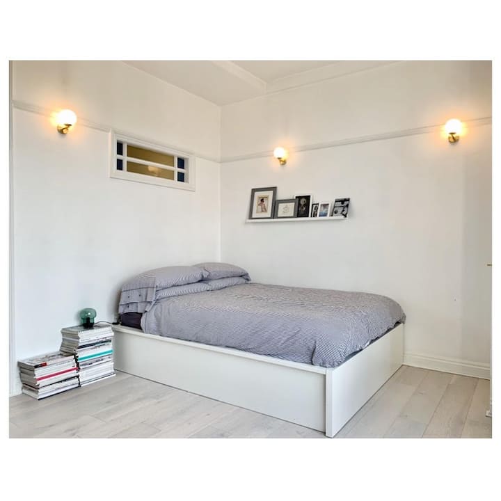 Cosy Art Deco Studio, Hackney East London - Queen Mary University of London