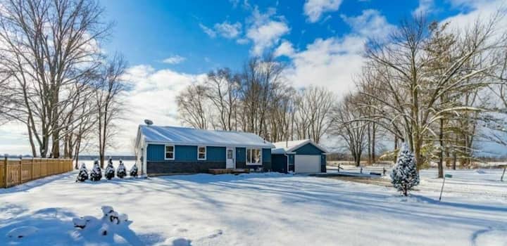 Luna Vibes Delight Cottage
Luxury Stay & Hot Tub - Ontario