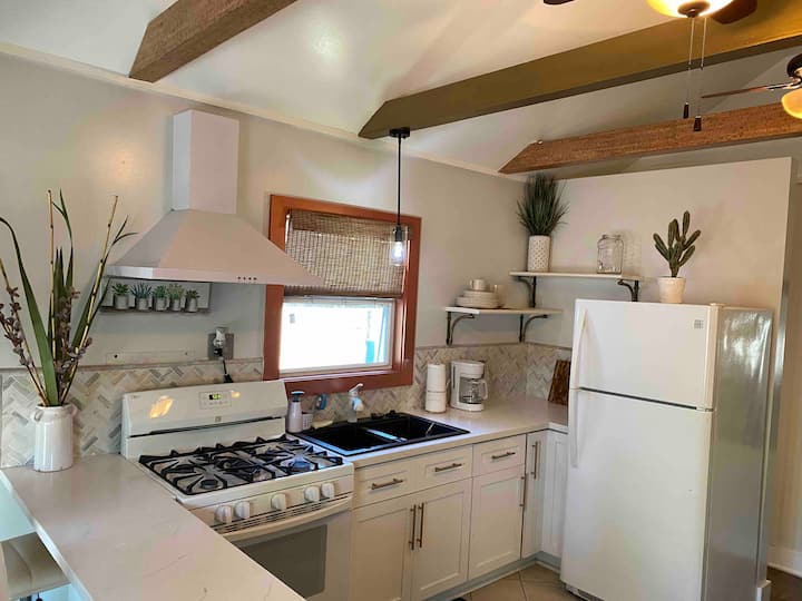 Contemporary Cottage In The Heart Of Mandeville - Mandeville, LA