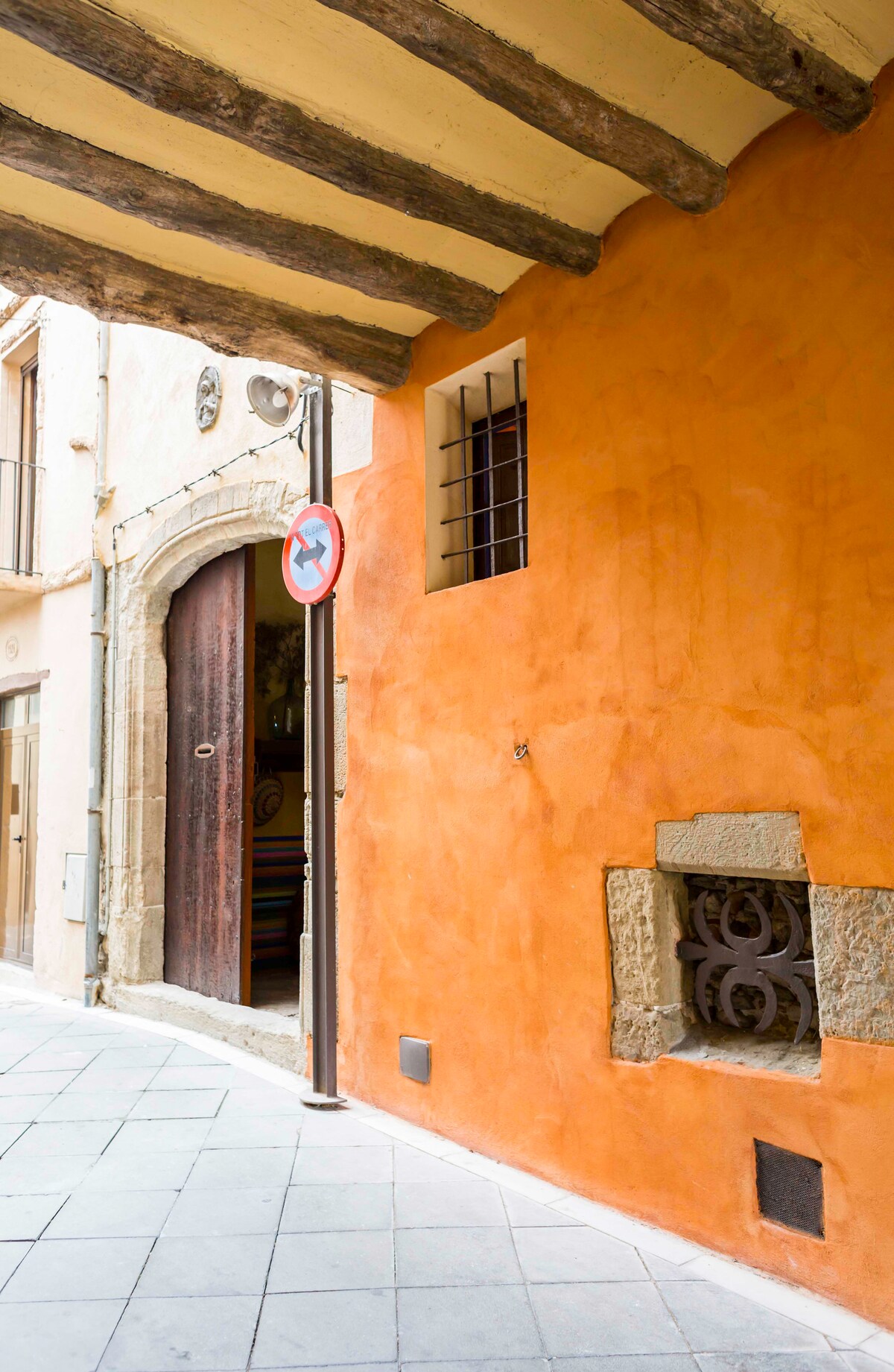 Calamarta, The Portal to the ground floor - Airbnb