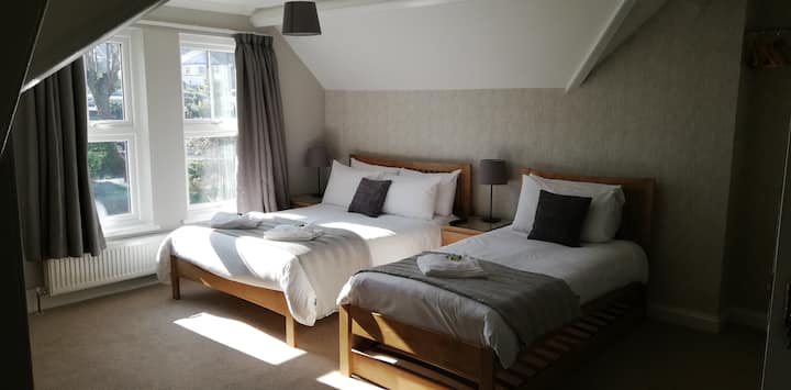Large Family Room With En Suite And Kitchen - Falmouth