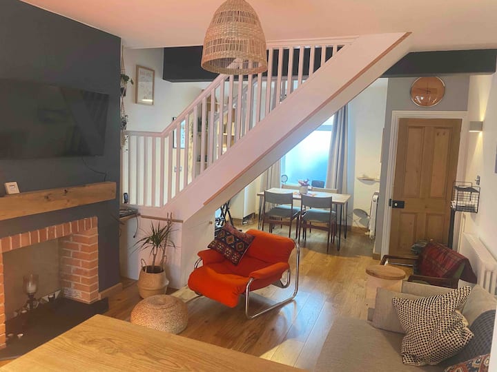 Cosy Open Plan 2 Bed House - Cardiff