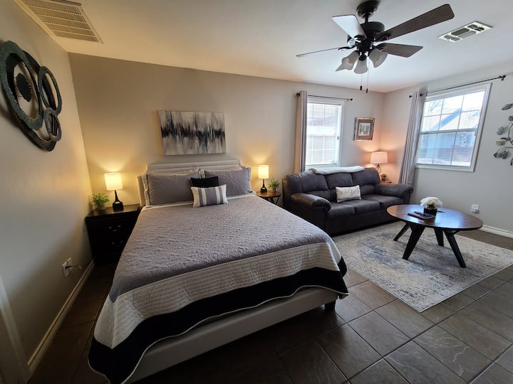 Cozy Historic Studio | Quiet + Easy Parking - Wichita Falls, TX
