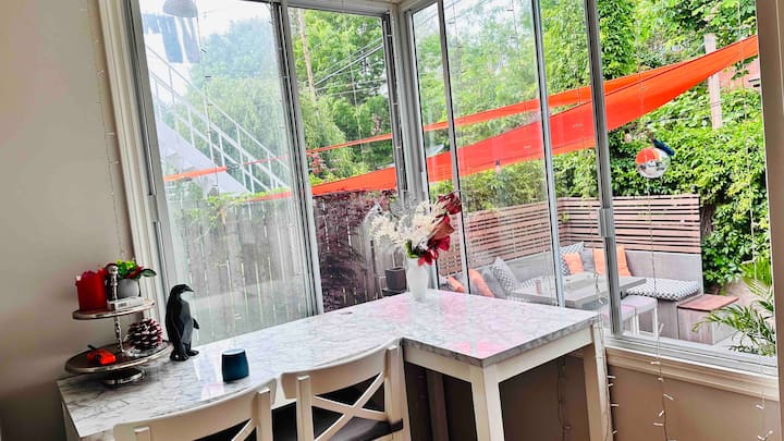 2 Bedroom Apartment With Modern Decor - Laval, Canada