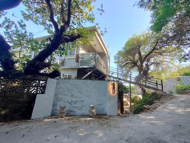 『花漾‧森山舍』一天只接待一組客人,位在馬祖北竿坂里的小綠舍~ - 北竿鄉
