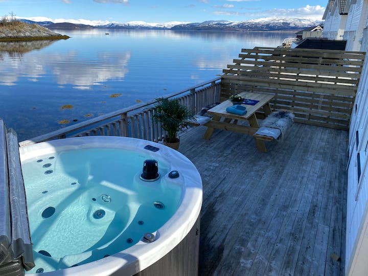 Sjøhus/rorbu, Med Badestamp. Mulighet For Båtleie. - Norway