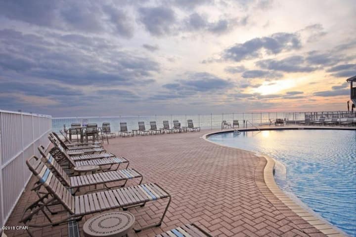 Perfect Location | Beachfront | Freshly Cleaned - Panama City Beach, FL