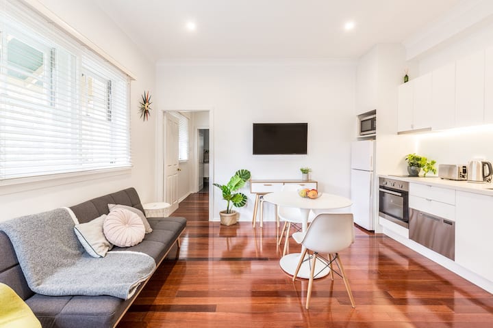 Central Location A Vibrant Area, Walk To Cbd - North Sydney