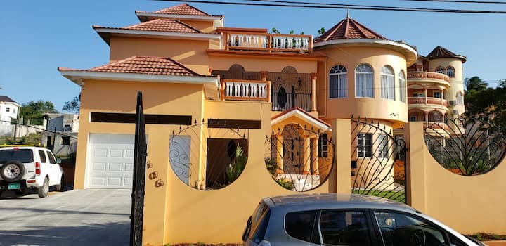 Penthouse View And Flats Apartment#5 - Montego Bay