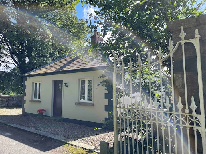 Charming Traditional Gate Lodge Near Gortin Glen - Omagh