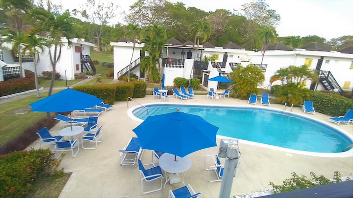 Cozy 2 Bedroom Apartment, Pool, Close By Beach - Barbados