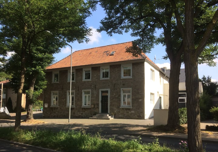 Apartment 45m² Mit Pkw Stellplatz + E-tankstelle - Düsseldorf