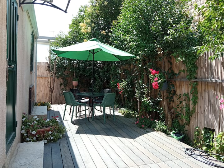 A Quiet Place Of Your Own In Jerusalem - Jerusalem