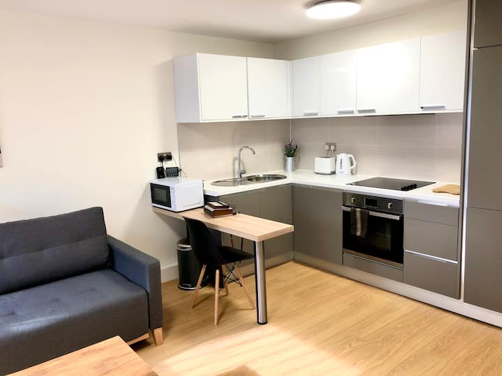 Modern One Bedroom Apartment In Bow - Mile End - London