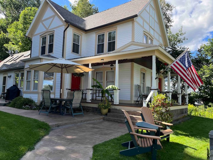 #1 Main Street Hideaway.  Walk To Bars /Rest/shop - Adirondack Mountains