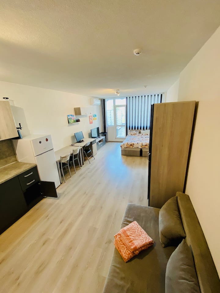 Large Studio In Studentski Grad With Huge Terrace - Sofia