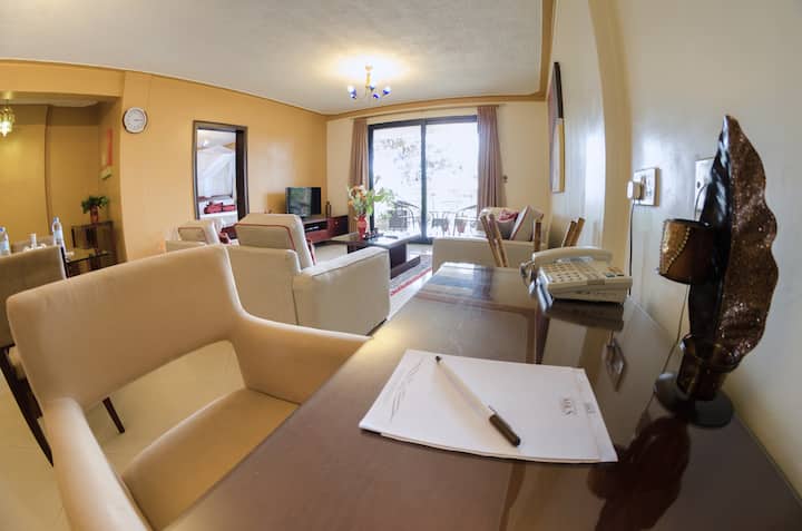 Chelsea Vacation Rentals - Mackinnon Suites - Kampala