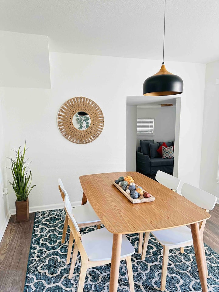 Modern & Comfy 2br • Near Fort Sam & Riverwalk - San Antonio, TX