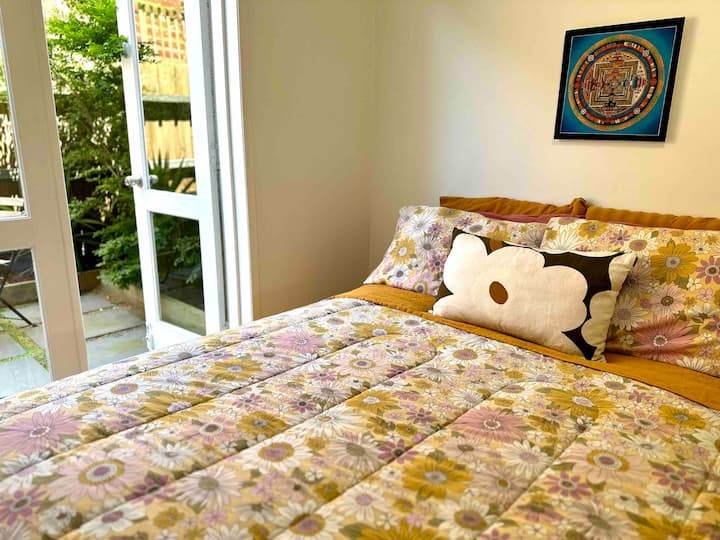 Bright & Beautiful Sanctuary With Parking - Melbourne