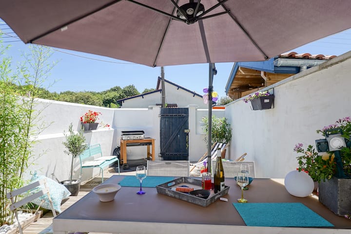 Petite Maison Charmante Avec Joli Exterieur - Anglet