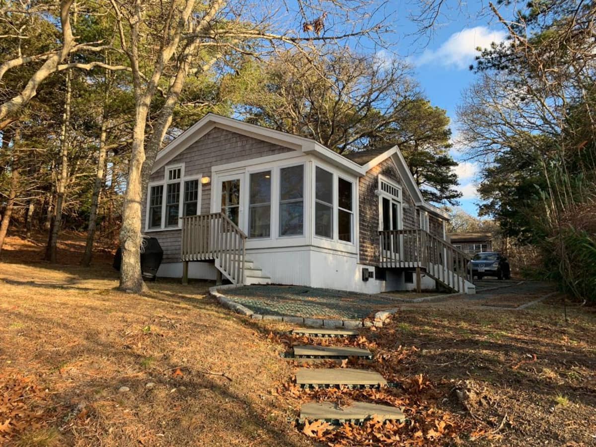 9 Quaint Cottage Airbnbs On Martha's Vineyard | TravelAwaits