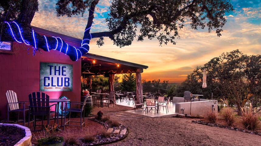 Top 9 Glamping Spots In Fredericksburg, Texas | Trip101