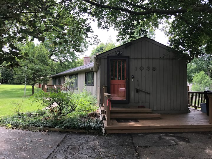 Convenient Lodging For 4 On Special A2 Visits - Ann Arbor, MI