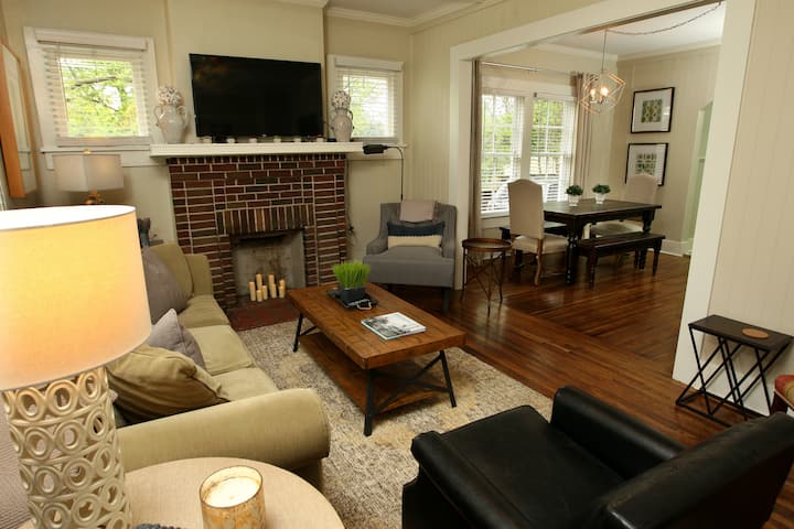Charming And Cozy Red Door Cottage - Tennessee