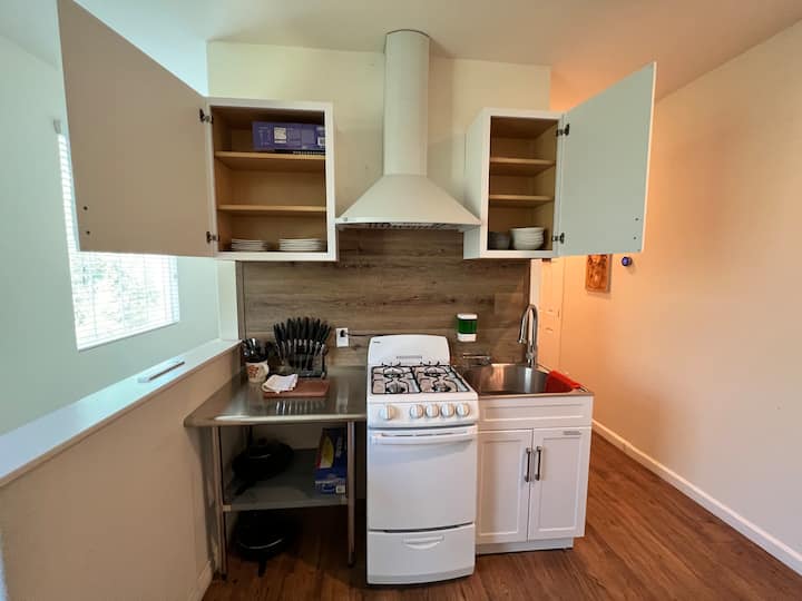 Rancho Suit 1master Big Bedroom  Bathroom Pool/bbq - Montclair, CA