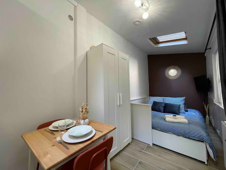 Tinyhouse - 2 Voyageurs En Centre Ville De Clichy - Paris