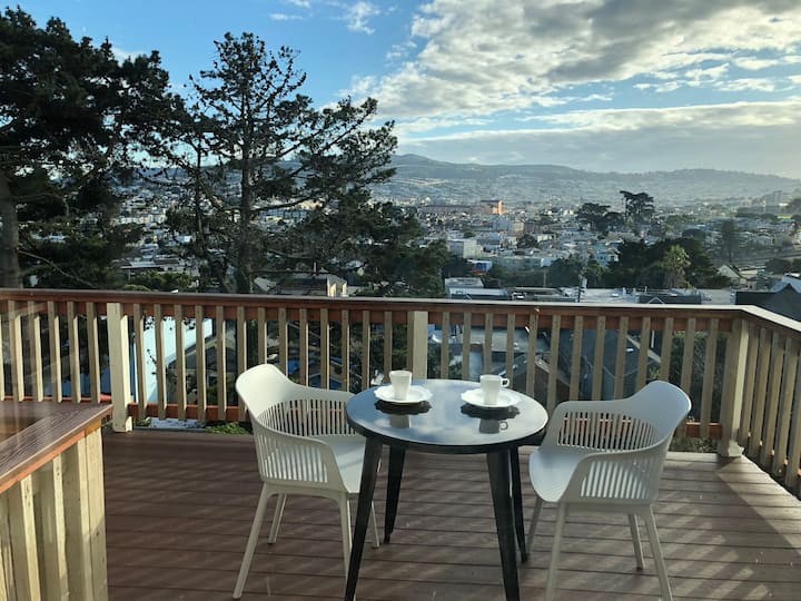 Deck With Amazing Views Near Bart And Restaurants - San Francisco, CA