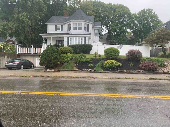 Cozy 1br Remodeled Basement - 伍斯特