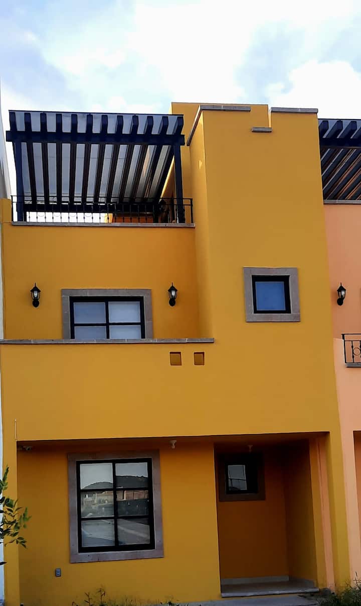 Bella Amarella, Lovely 2 Bedrooms, Private Parking - San Miguel de Allende