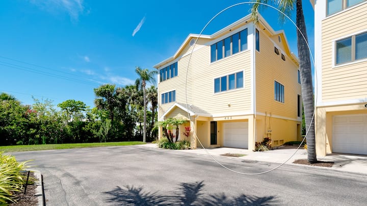 Longboat Key Cedars East 2b/2.5b Townhouse Condo - Longboat Key, FL