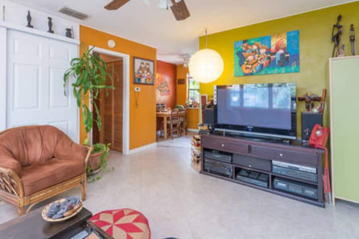 Private Room In Friendly House, 3 Min Walk To Bus - Orlando