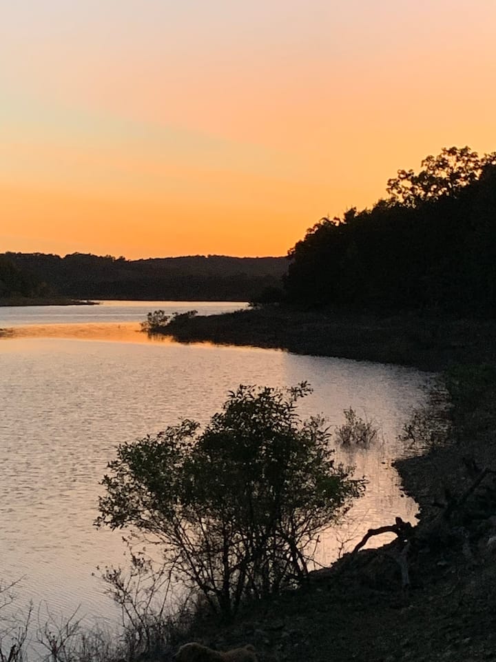 Cozy Cabin, private getaway on Bull Shoals Lake. - Cabins for Rent in ...