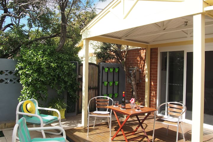Wake Up Across The Road From The Beach! - Frankston