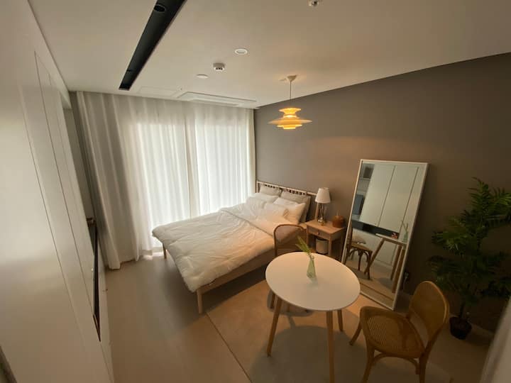 모찌룸13층🌟하버뷰🌟오션뷰🌟 일출🌟중앙시장,갯배도보5분 - Sokcho