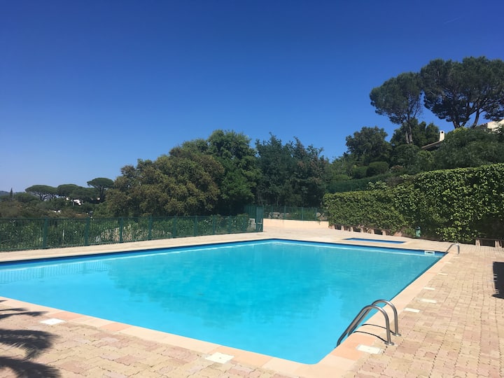 Mazet Avec Piscine  Sur Les Hauteurs De Ste Maxime - Sainte-Maxime