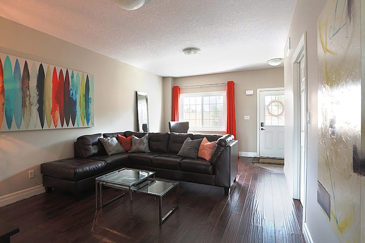 4 Bedroom Townhouse Condo - Waterloo