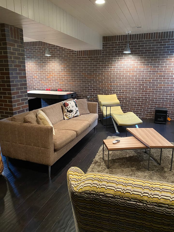 Guest Suite-entire Lower Level 3 Miles East Of Iu - Bloomington, IN