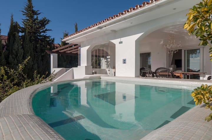 Hilltop Jacuzzi House - Fuengirola