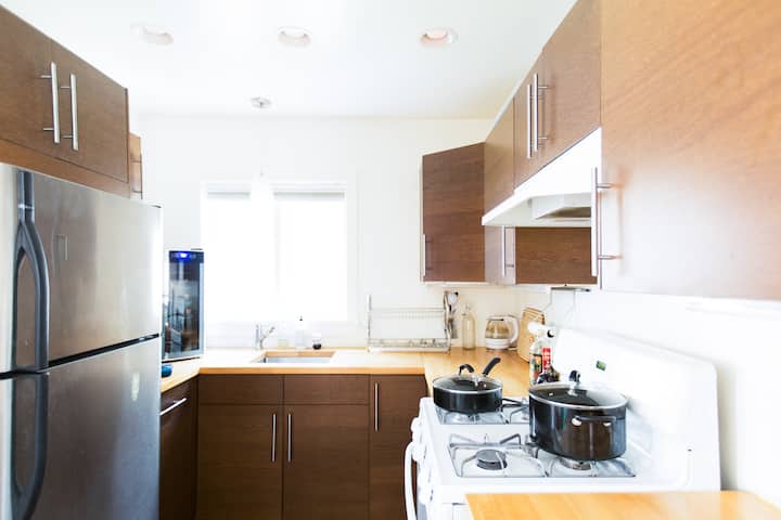 Clean & Safe Private Air B'n'b In Heart Of Noho - Los Angeles, CA