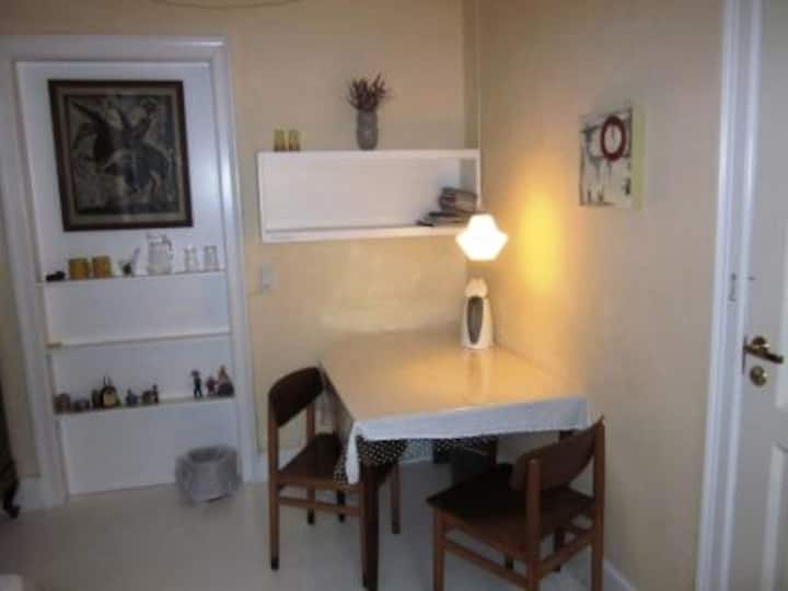 Simple + Clean 20m2 Room, Vesterbro - コペンハーゲン