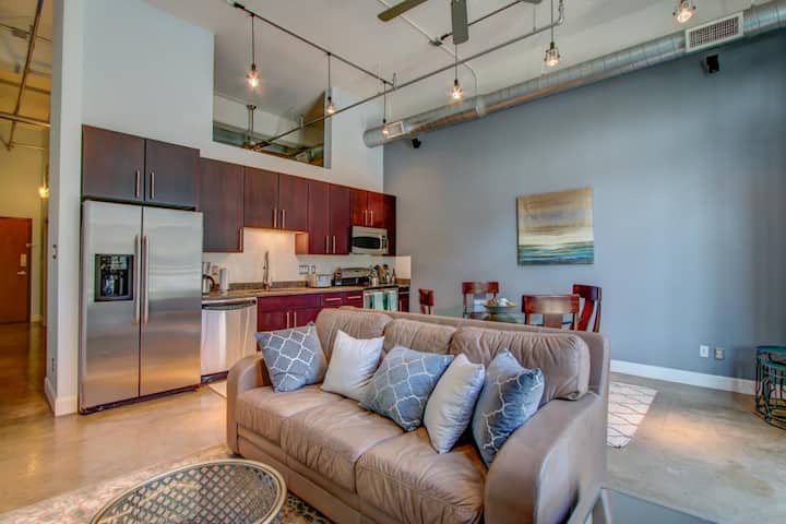Luxury Poolside Loft In The Heart Of Downtown Sa - San Antonio, TX