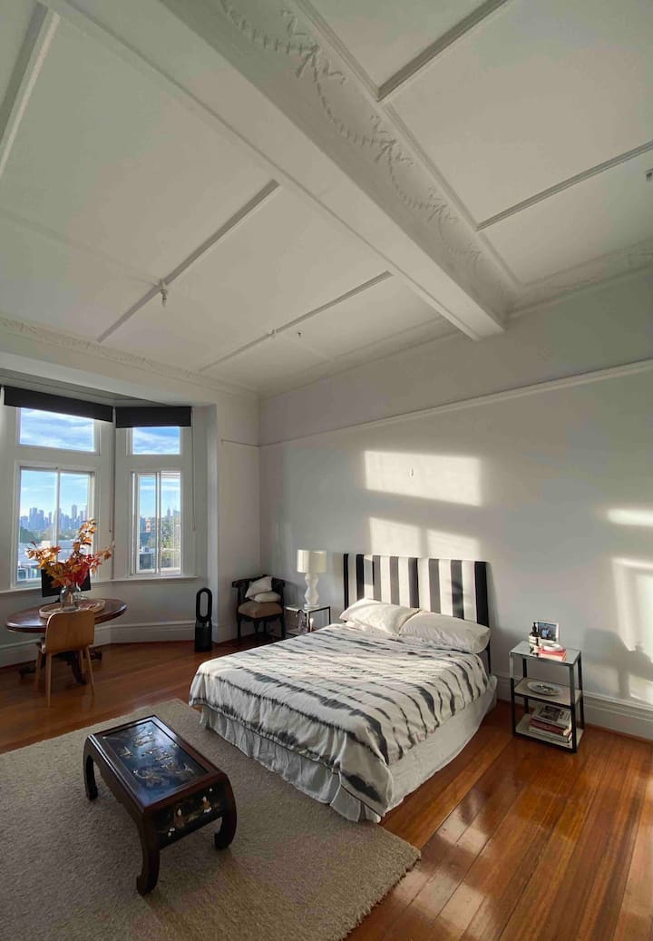 Spacious St Kilda Apartment - City Views - St Kilda