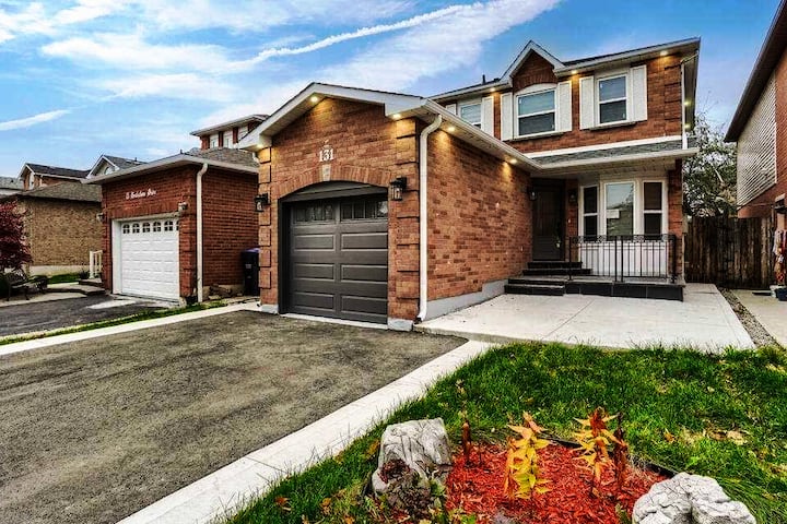 Classic 2 Bedroom Detached, Free Wi-fi & Parking. - Brampton
