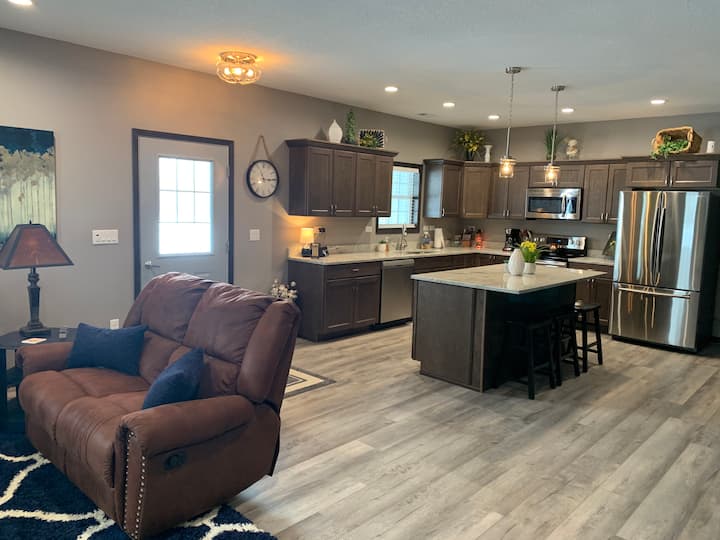 Newer Two Bedroom Home In The Heart Of Des Moines. - Ankeny, IA