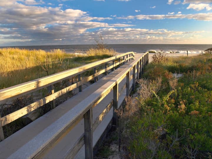 Beach Getaway! Convenient Location + Laundry - State of New York